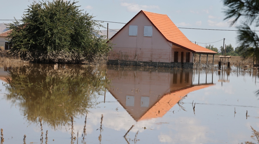 “ΑΝΗΣΥΧΙΑ” ΤΗΣ HANDELSBLATT ΓΙΑ ΤΗΝ ΕΛΛΑΔΑ: “ΟΙ ΠΛΗΜΜΥΡΕΣ ΕΠΙΣΚΙΑΖΟΥΝ ...