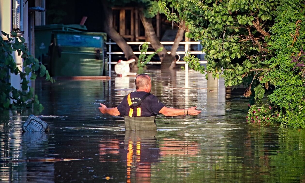 “ΑΣΠΡΗ” ΜΕΡΑ ΔΕΝ ΕΧΟΥΜΕ ΔΕΙ ΜΕ ΤΟΝ ΓΚΑΝΤΕΜΗ -ΤΑ ΝΕΡΑ ΤΟΥ ...