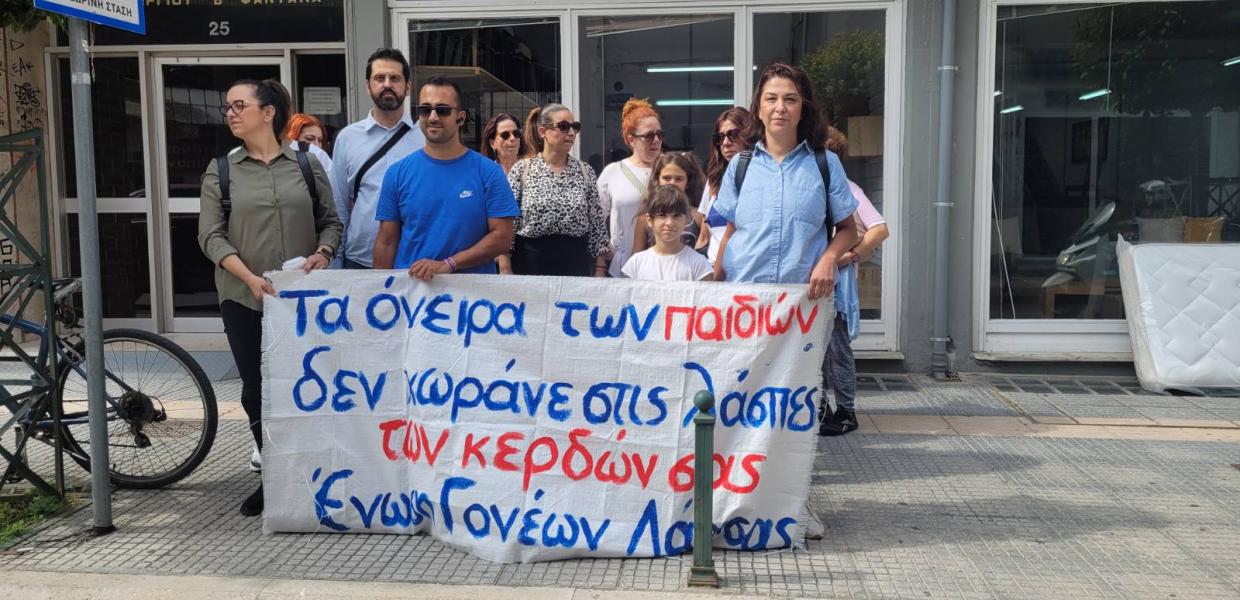 Δειτε τι κάνουν οι ανίκανοι στη Λάρισα! Κλείνουν τα σχολεία για “ψύλλου ...
