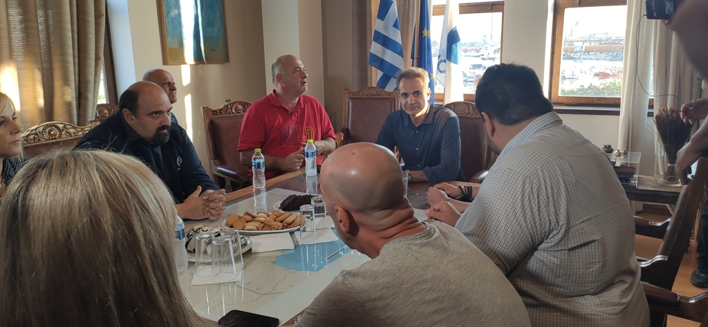 ΧΑΖΟΓΕΛΑΝΕ ΣΤΟ ΔΗΜΑΡΧΕΙΟ ΤΟΥ ΒΟΛΟΥ Ο ΑΛΗΤΗΣ ΠΡΩΘΥΠΟΥΡΓΟΣ, Ο ΛΑΚΕΣ ΤΗΣ ...