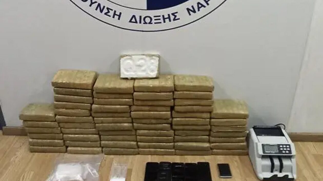 ΤΟ ΚΑΡΤΕΛ ΜΕ ΤΑ 67 ΚΙΛΑ ΚΟΚΑΙΝΗΣ! Ο ΠΟΔΟΣΦΑΙΡΙΣΤΗΣ, ΤΑ ...