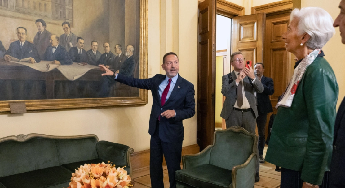 ΔΕΙΤΕ τι λέει η διεφθαρμένη κοκότα του ΔΝΤ, Λαγκάρντ, για την Ελλάδα ...