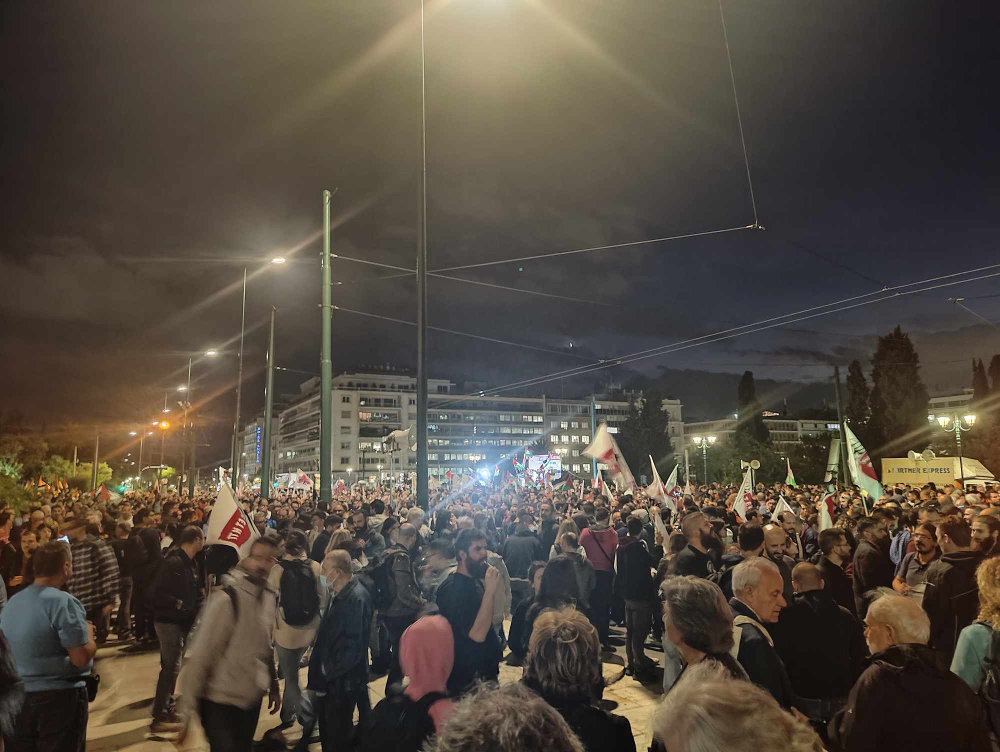 ΠΟΡΕΙΑ ΤΩΡΑ στο ΣΥΝΤΑΓΜΑ για τον ΠΟΛΕΜΟ στη ΓΑΖΑ (ΦΩΤΟ-VIDEO) – Makeleio.gr