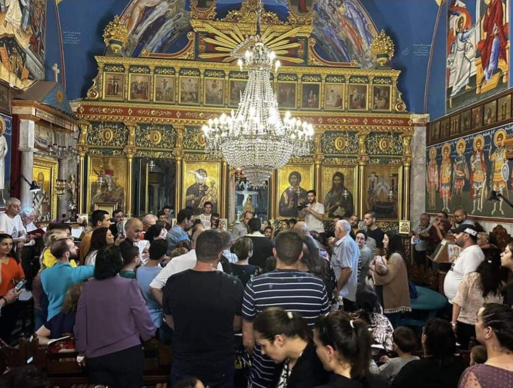 ΕΚΕΙ ΠΟΥ ΟΙ ΕΒΡΑΙΟΙ ΣΚΟΤΩΝΟΥΝ ΠΑΙΔΙΑ!! Μαζική βάπτιση παιδιών στη Μονή ...