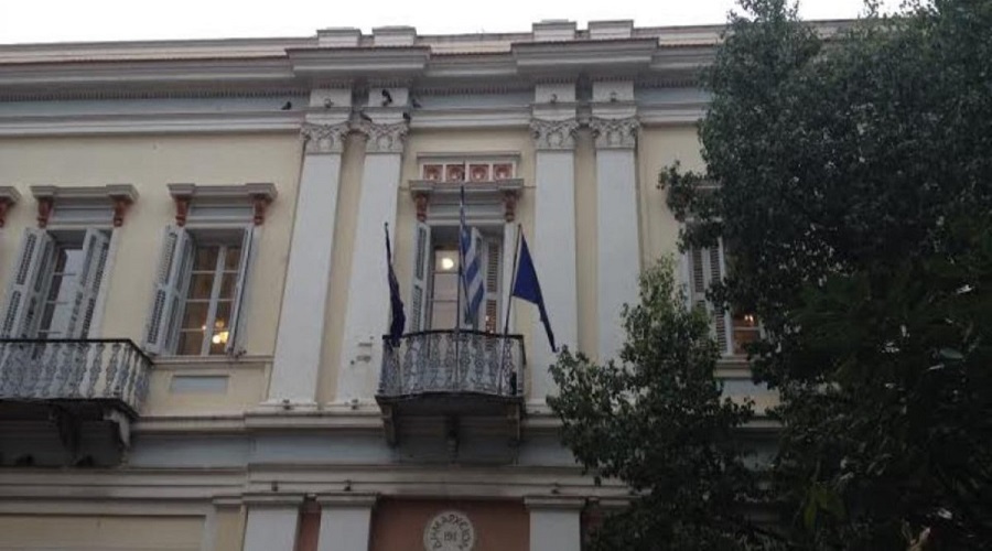 Το Δημαρχείο της Πάτρας ύψωσε τη σημαία της Παλαιστίνης (ΦΩΤΟ ...