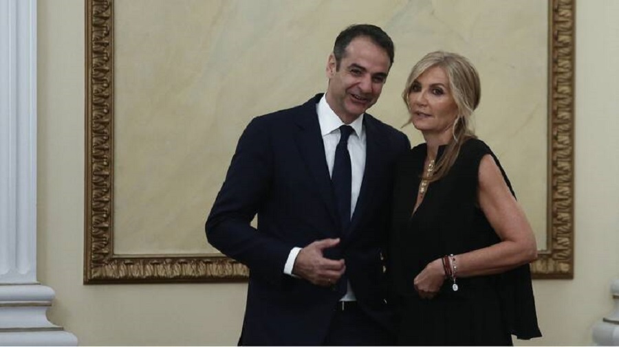 ΡΕ ΚΟΥΛΗΗΗ: ΑΜΥΘΗΤΑ ΚΕΡΔΗ ΜΕΣΑ ΣΕ ΕΝΑΝ ΧΡΟΝΟ ΓΙΑ ΤΟ «ΖΕΥΓΟΣ» ΜΗΤΣΟΤΑΚΗ ...