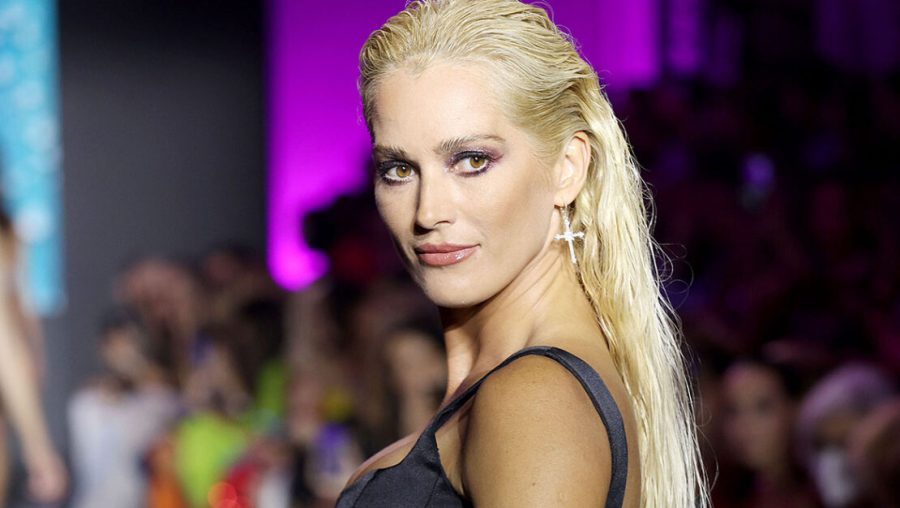 Βικτώρια Καρύδα: Επέστρεψε στην πασαρέλα επτά μήνες μετά τη δίκη για τη ...