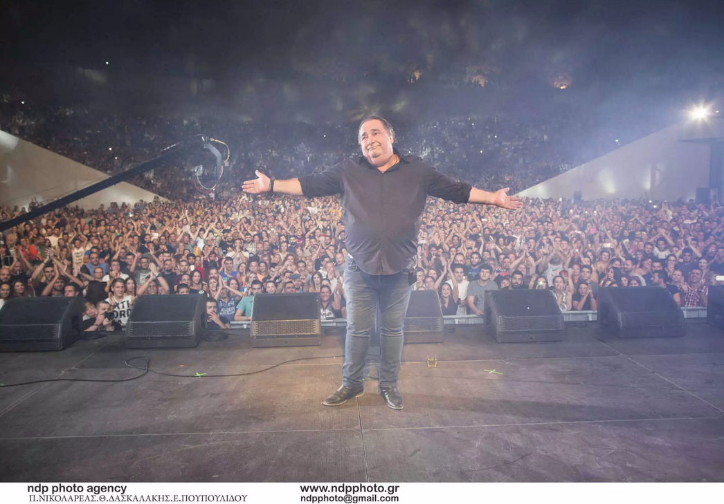 ΒΑΣΙΛΗΣ ΚΑΡΡΑΣ: ΤΩΡΑ ΧΑΜΗΛΩΣΤΕ ΤΑ ΦΩΤΑ – Η ΣΚΛΗΡΗ ΑΛΛΑ ΛΑΜΠΕΡΗ ΖΩΗ ΤΟΥ ...