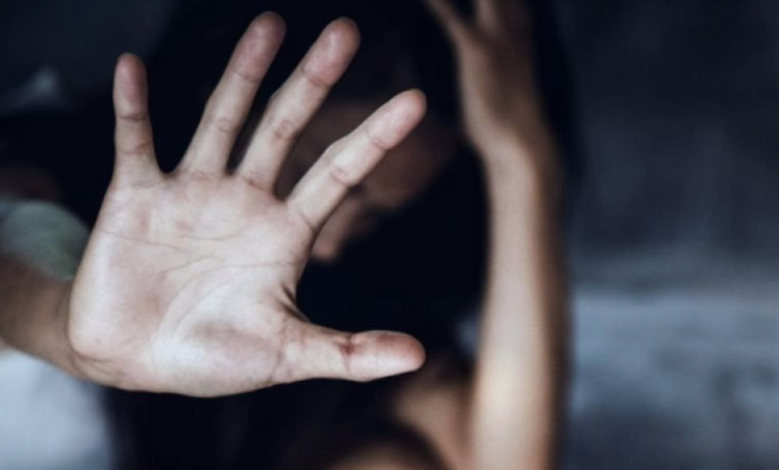 “Μου έσκισε τα ρούχα, ήταν φριxτό” – Συγκλονίζει η 50χρονη από την ...