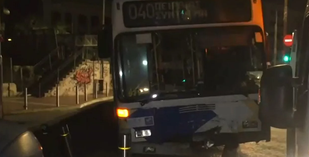 ΤΡΑΓΩΔΙΑ ΣΤΟΝ ΠΕΙΡΑΙΑ! ΛΕΩΦΟΡΕΙΟ ΣΥΓΚΡΟΥΣΤΗΚΕ ΜΕ ΙΧ ΤΑ ΞΗΜΕΡΩΜΑΤΑ ...