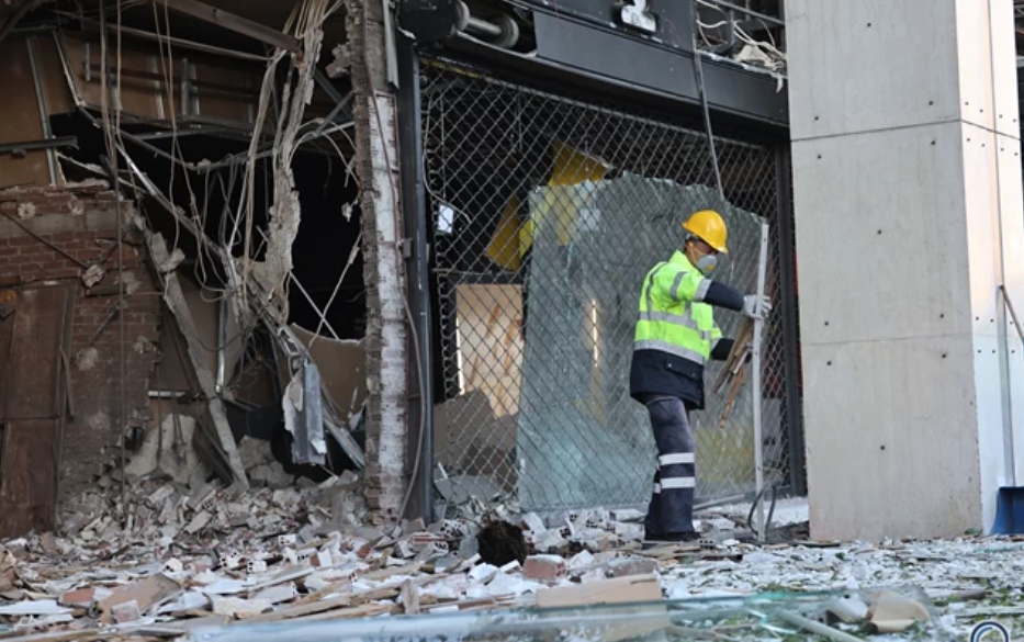 ΠΟΙΕΣ ΕΤΑΙΡΙΕΣ ΣΤΕΓΑΖΟΝΤΑΝ ΣΤΗ ΦΙΛΩΝΟΣ ΣΤΟΝ ΠΕΙΡΑΙΑ ΠΟΥ ΕΓΙΝΕ Η ΕΚΡΗΞΗ ...