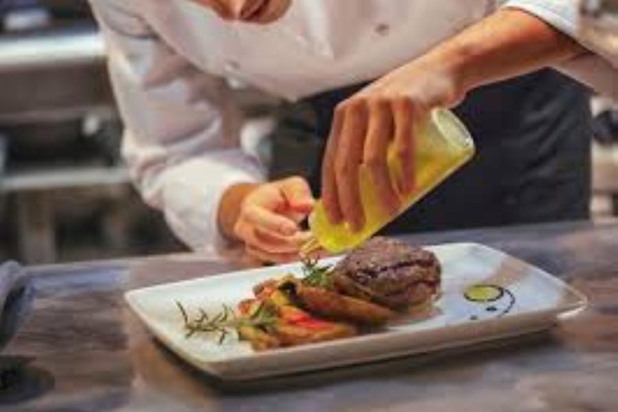 Διάσημος σεφ απολύθηκε γιατί έκανε εξευτελιστικό καψόνι σε υπάλληλο ...