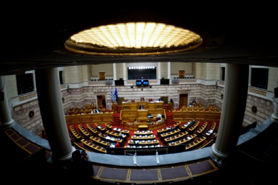 «Ψεκασμένες αντιλήψεις»: Νέα κόντρα στη Βουλή με αφορμή τη ροζ σημαία ...