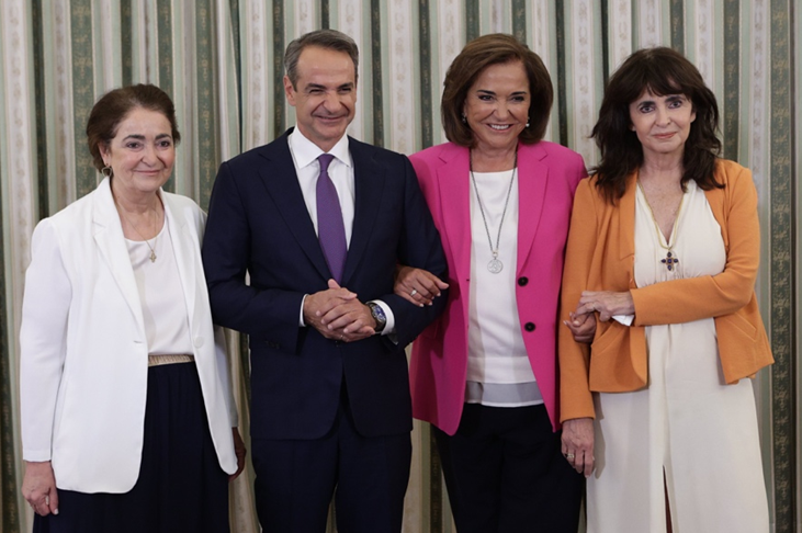 ΔΟΛΟΦΟΝΙΑ ΜΠΑΚΟΓΙΑΝΝΗ: ΟΙ ΤΕΣΣΕΡΙΣ ΣΦΑΙΡΕΣ ΠΟΥ “ΣΚΟΤΩΣΑΝ” ΜΙΑ ΧΩΡΑ ...