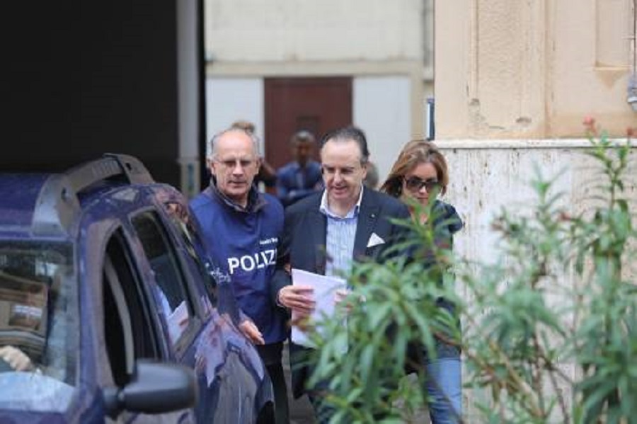 ΤΟ «ΠΟΙΝΙΚΟ ΜΗΤΡΩΟ» ΤΟΥ: ΚΑΤΑΔΙΚΑΣΜΕΝΟΣ ΓΙΑ ΜΙΖΕΣ ΚΑΙ ΣΥΝΕΡΓΑΤΗΣ ...