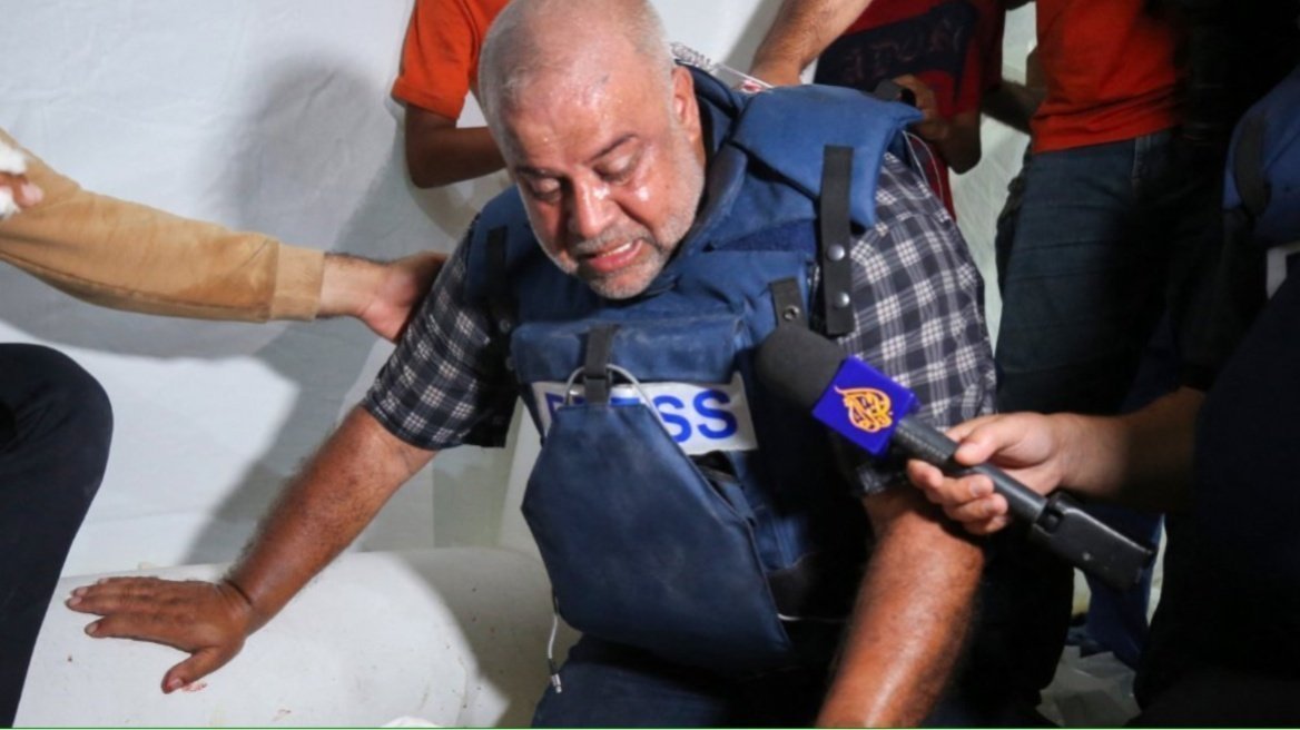 ΑΥΤΟΣ ΕΙΝΑΙ ΔΗΜΟΣΙΟΓΡΑΦΟΣ ΜΕ @ΡΧΙΔΙ@! ΤΟ ΜΑΚΕΛΕΙΟ ΥΠΟΚΛΙΝΕΤΑΙ ΜΕ ...