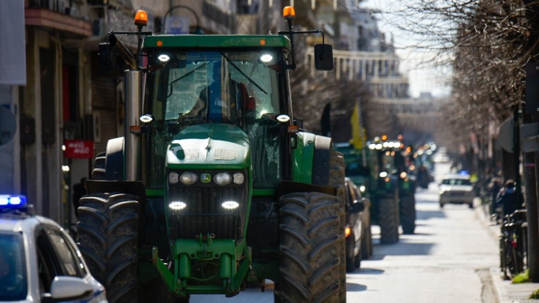 ΟΛΑ ΤΑ ΕΙΧΕ Η ΘΕΣΣΑΛΟΝΙΚΗ ΤΑ ΤΡΑΚΤΕΡ ΣΤΟ ΚΕΝΤΡΟ ΤΗΣ ΠΟΛΗΣ ΕΛΕΙΠΑΝ ...