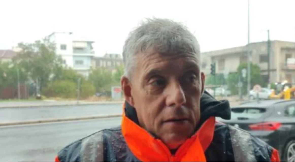 ΕΓΚΛΗΜΑ ΣΤΑ ΤΕΜΠΗ: ΖΗΤΑΕΙ ΚΑΙ ΤΑ ΡΕΣΤΑ ΚΑΙ ΜΥΞΟΚΛΑΙΕΙ Ο ΑΓΟΡΑΣΤΟΣ ΠΟΥ ...