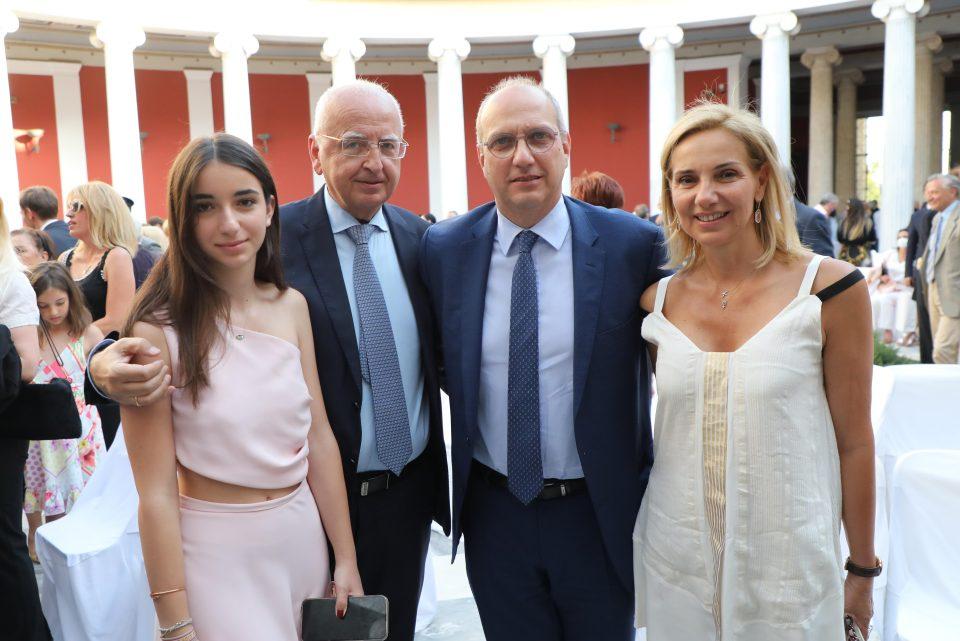 ΔΙΕΥΘΥΝΤΗΣ ΤΟΥ ΜΟΝΟΠΩΛΙΑΚΟΥ ΠΡΑΚΤΟΡΕΙΟΥ “ΑΡΓΟΣ”, ΕΝΑΣ ΤΣΑΡΛΑΤΑΝΟΣ ΚΑΘ ...