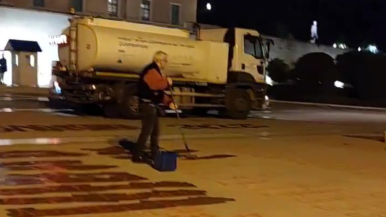 ΠΟΙΟΣ ΕΔΩΣΕ ΤΗΝ ΕΝΤΟΛΗ ΝΑ ΣΒΗΣΤΟΥΝ ΤΑ ΟΝΟΜΑΤΑ ΤΩΝ ΝΕΚΡΩΝ ΑΠΟ ΤΑ ΤΕΜΠΗ ...