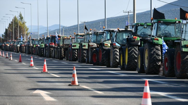 ΠΡΟΣ ΜΕΤΩΠΙΚΗ ΣΥΓΚΡΟΥΣΗ ΑΓΡΟΤΕΣ- ΚΥΒΕΡΝΗΣΗ! ΜΠΗΚΕ ΜΠΡΟΣΤΑ Ο ΚΑΟΥΜΠΟΗΣ Ο ...