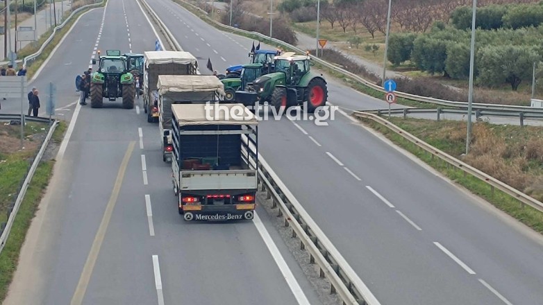 ΕΚΤΑΚΤΟ: ΑΓΡΟΤΕΣ ΕΚΛΕΙΣΑΝ ΤΗΝ ΕΘΝΙΚΗ ΟΔΟ ΘΕΣΣΑΛΟΝΙΚΗΣ – ΜΟΥΔΑΝΙΩΝ! Ο ...