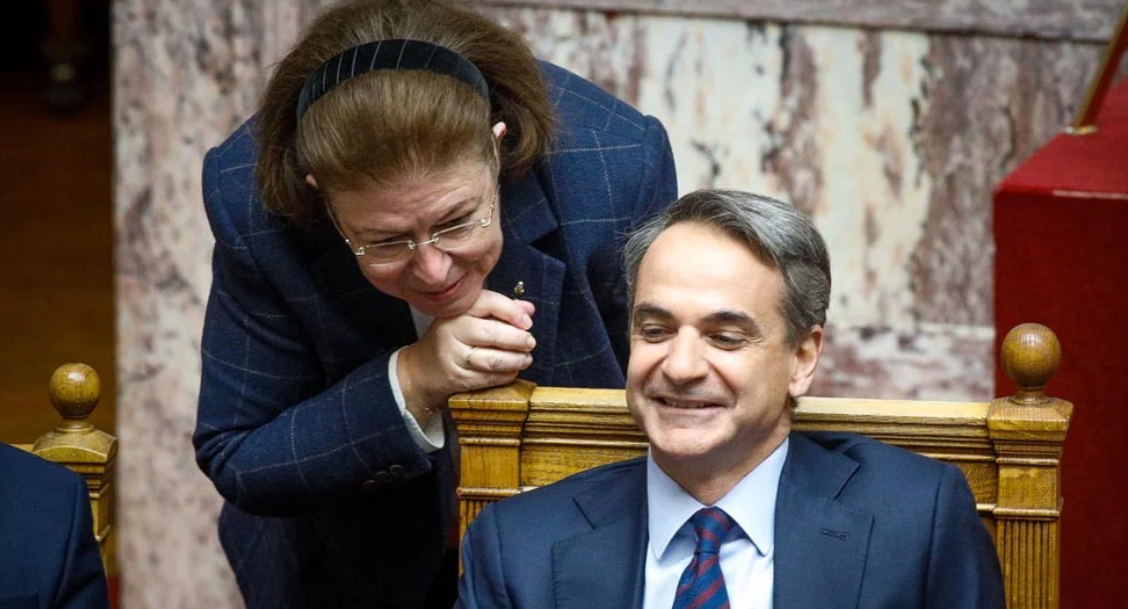 Ντράπηκε και η ντροπή με την Μενδώνη! Η υποκρισία της θείας με τη στέκα ...