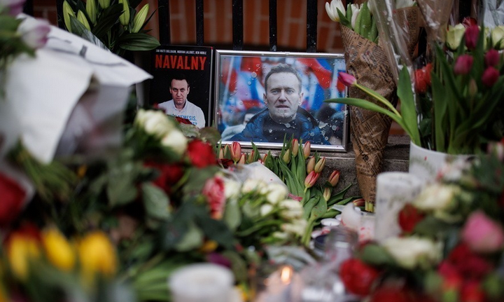 Σε νεκροτομείο, γεμάτη μώλωπες βρέθηκε η σορός του Ναβάλνι – Makeleio.gr