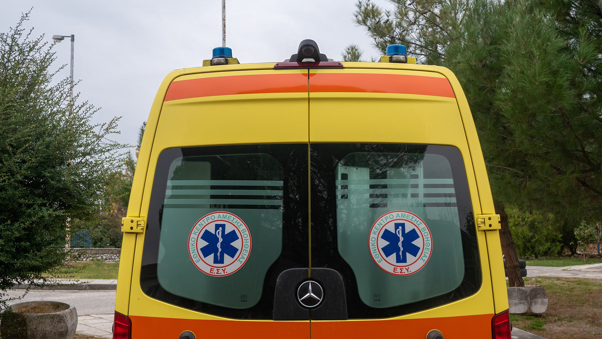 ΕΣΥ ΩΡΑ ΜΗΔΕΝ: Πατέρας πήγε τον γιο του με… κλούβα στο κέντρο υγείας ...