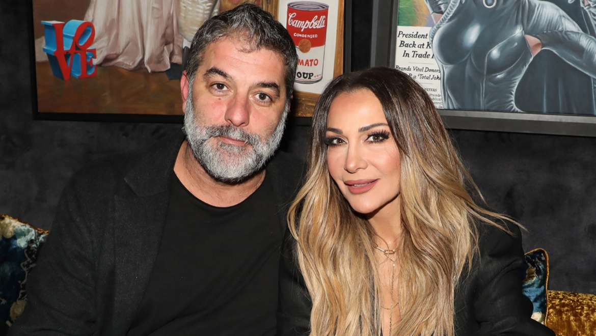 Η Δέσποινα Βανδή στην αγκαλιά του Μπισμπίκη εύχεται “καλή Σαρακοστή ...