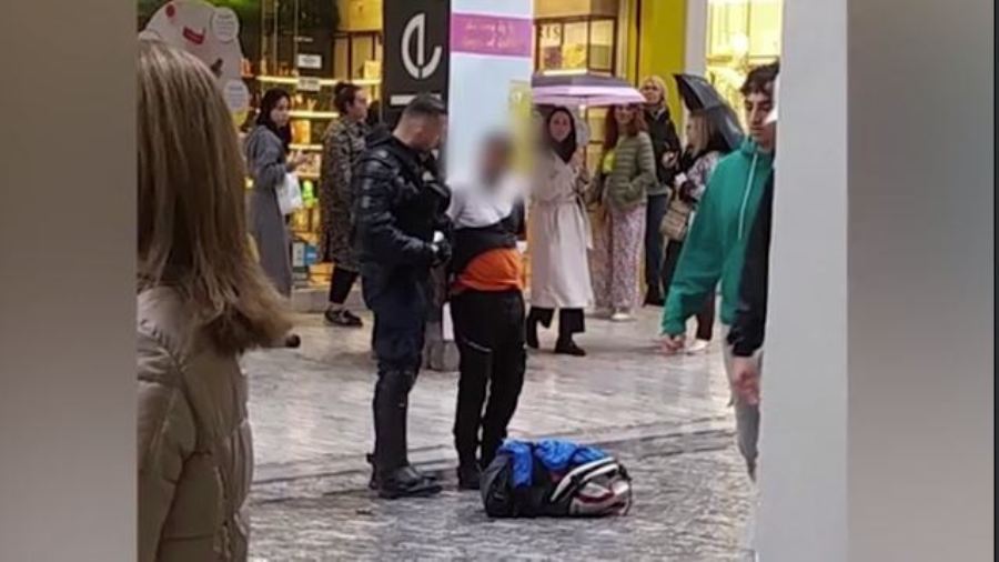 ΣΕ ΚΡΙΣΙΜΗ ΚΑΤΑΣΤΑΣΗ ΣΤΟ ΧΕΙΡΟΥΡΓΕΙΟ 24ΧΡΟΝΗ ΦΟΙΤΗΤΡΙΑ ΠΟΥ ΜΑΧΑΙΡΩΘΗΚΕ ...