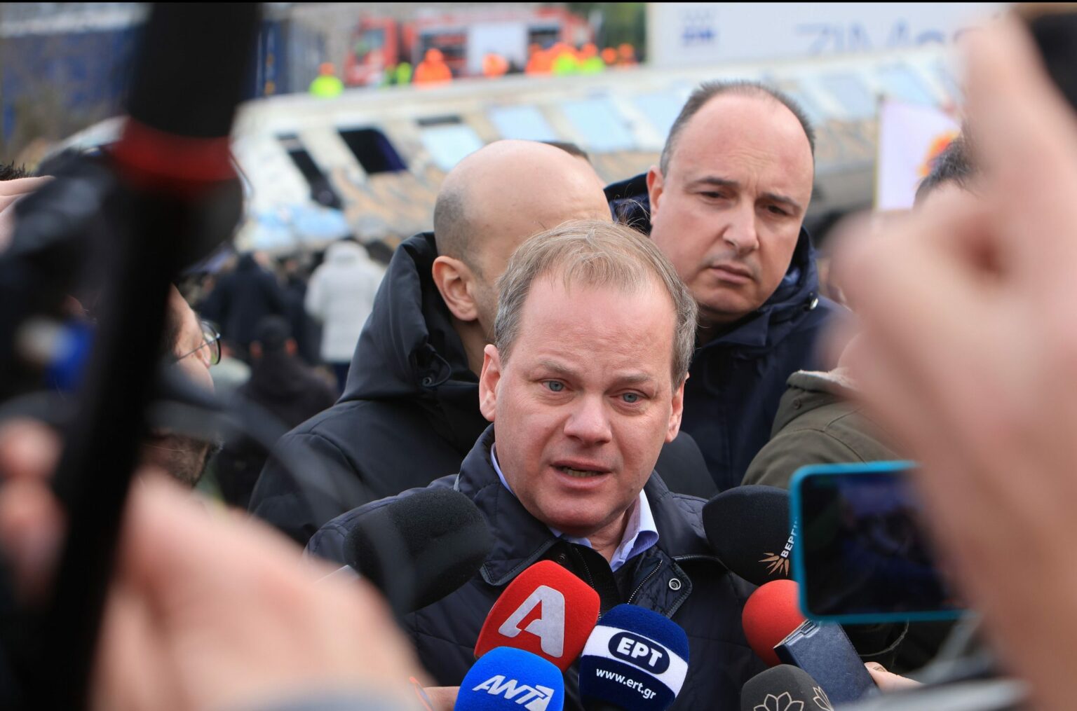 ΠΕΦΤΟΥΝ!!!! ΘΡΙΛΕΡ ΕΠΙΒΙΩΣΗΣ ΓΙΑ ΤΟΝ ΜΠΟΥΛΗ ΚΑΡΑΜΑΝΛΗ – ΟΛΟΙ ΣΤΗ ΝΔ ΤΟΝ ...