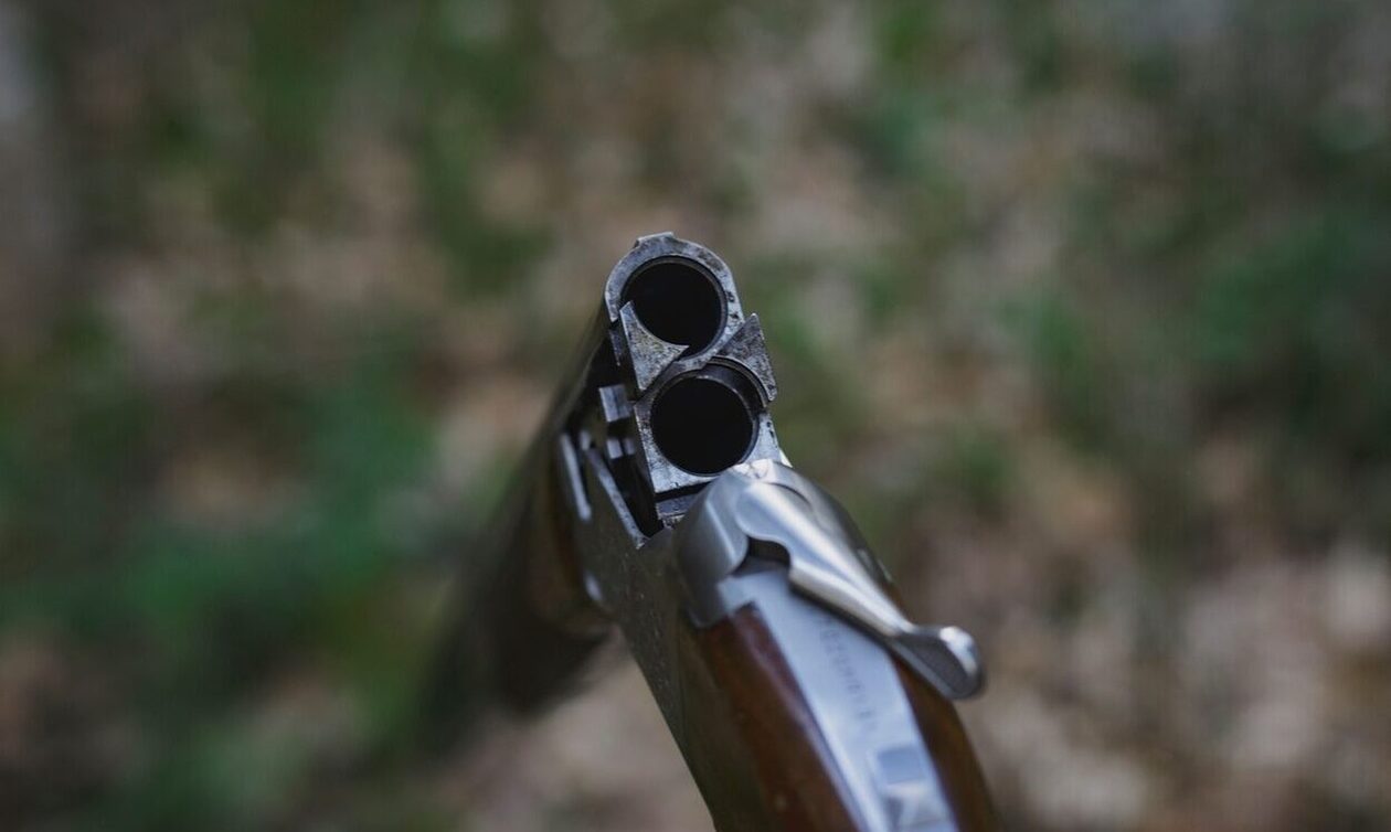 Σέρρες: Του έβαλε την καραμπίνα στο λαιμό επειδή πέταξε νερόμπαλα ...