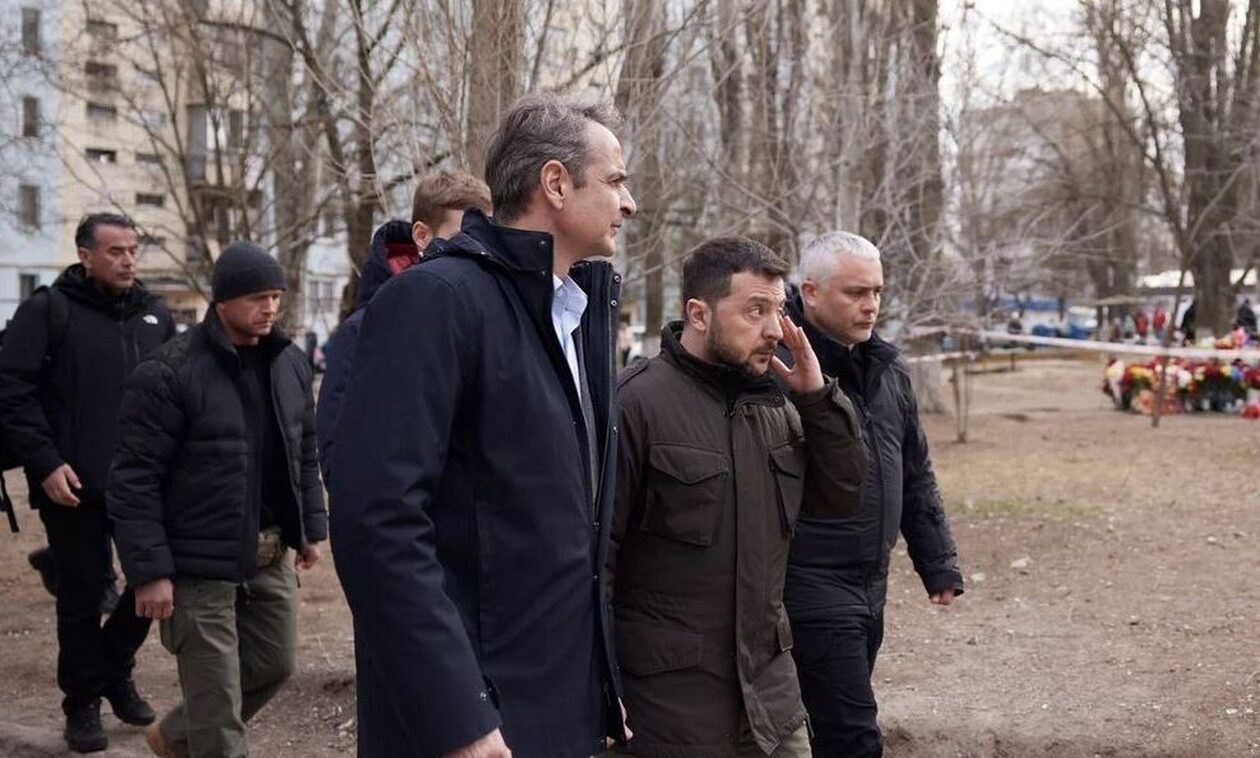 ΖΕΛΕΝΣΚΙ: “ΗΜΑΣΤΑΝ ΜΕ ΤΟΝ ΜΗΤΣΟΤΑΚΗ ΚΑΙ ΕΠΕΣΕ ΠΥΡΑΥΛΟΣ ΣΤΑ 300 ΜΕΤΡΑ ...