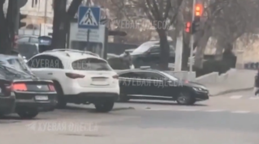 ΕΚΡΗΞΗ ΣΗΜΕΙΩΘΗΚΕ ΣΤΗΝ ΟΔΗΣΣΟ ΚΟΝΤΑ ΣΤΗΝ ΑΥΤΟΚΙΝΗΤΟΠΟΜΠΗ ΤΟΥ ΖΕΛΕΝΣΚΙ ...