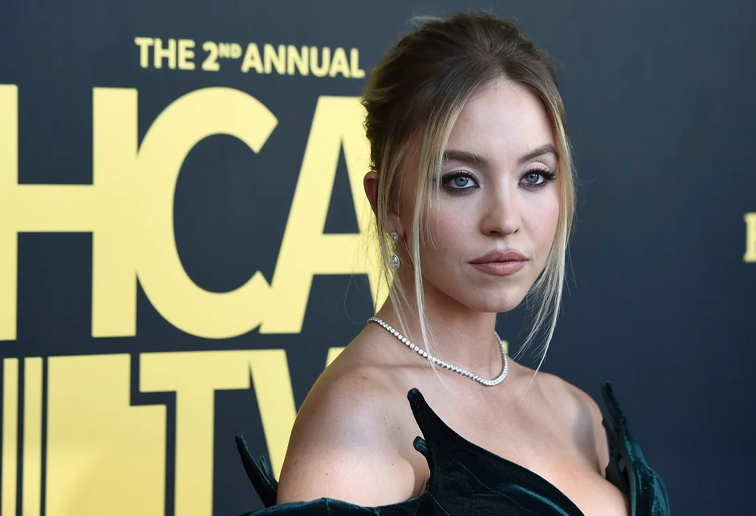 Η εντυπωσιακή εμφάνιση της Σ.Σουίνι με γλυπτό για τοπ που αγκάλιαζε το σώμα της [ΦΩΤΟ] – Makeleio.gr