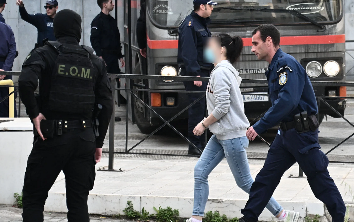 ΟΛΙΚΗ ΑΝΑΤΡΟΠΗ ΣΤΗΝ ΥΠΟΘΕΣΗ ΤΟΥ ΚΟΛΩΝΟΥ – ΞΑΝΑ ΣΤΟ ΣΚΑΜΝΙ ΓΙΑ ...