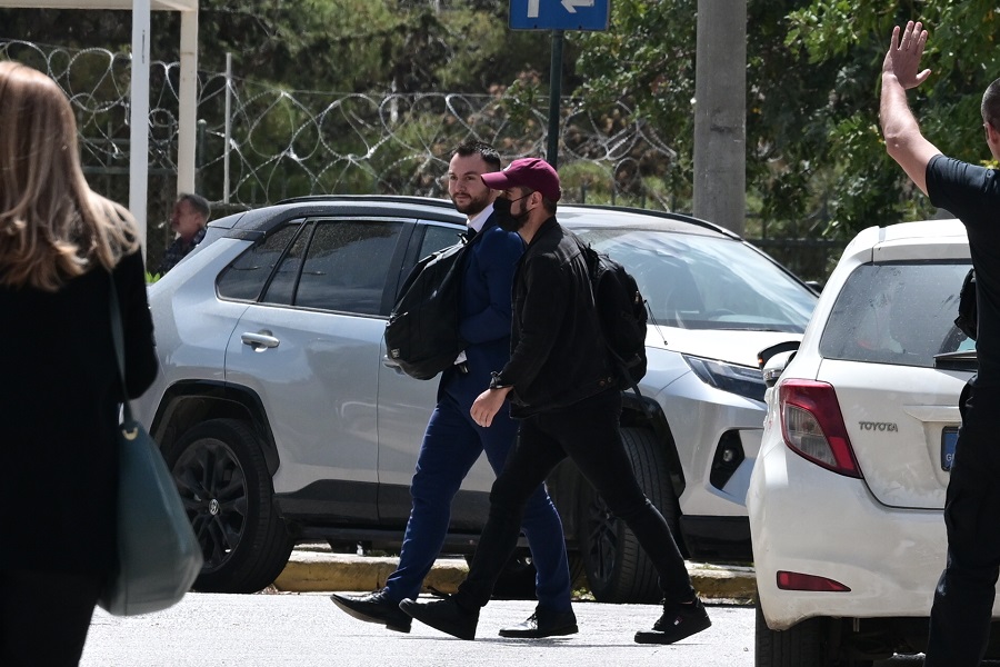 ΣΤΟΝ ΑΝΑΚΡΙΤΗ Ο ΚΩΝΣΤΑΝΤΙΝΟΣ ΦΛΩΡΟΣ ΑΠΟΛΟΓΟΥΜΕΝΟΣ ΓΙΑ ΒΑΡΥΤΑΤΟ ...