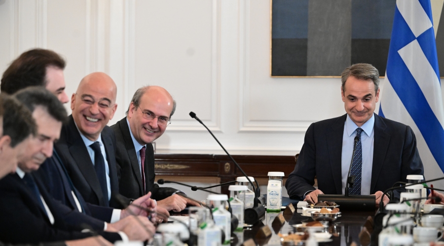 ΤΑ ΒΛΕΠΕΙ “ΣΚΟΥΡΑ” ΤΑ ΠΡΑΓΜΑΤΑ Ο ΚΟΥΛΗΣ ΚΑΙ ΑΡΧΙΣΕ ΤΑ “ΔΩΡΑ” ΚΑΙ ΤΑ ...