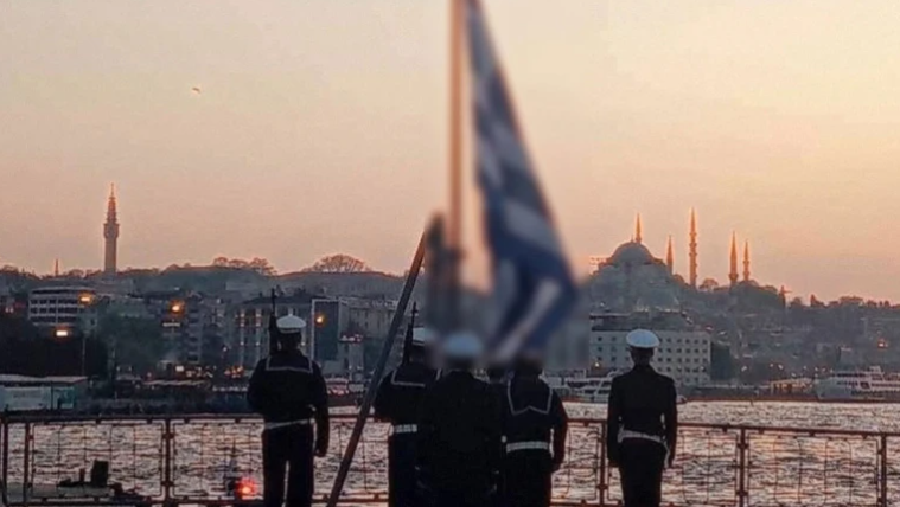 ΕΠΑΡΣΗ ΤΗΣ ΕΛΛΗΝΙΚΗΣ ΣΗΜΑΙΑΣ ΣΤΗΝ ΚΩΝΣΤΑΝΤΙΝΟΥΠΟΛΗ – ΑΦΡΙΖΟΥΝ ΤΑ ...