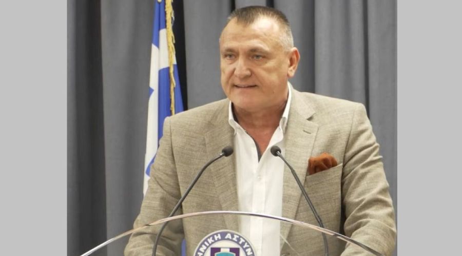 ΜΑΣ ΠΕΡΝΑΝΕ ΓΙΑ ΗΛΙΘΙΟΥΣ; ΝΤΡΟΠΗ ΣΤΟΝ ΓΑΔΑΡΧΗ ΓΙΑΝΝΗ ΣΚΟΥΡΑ ΠΟΥ ΤΟΝ ...