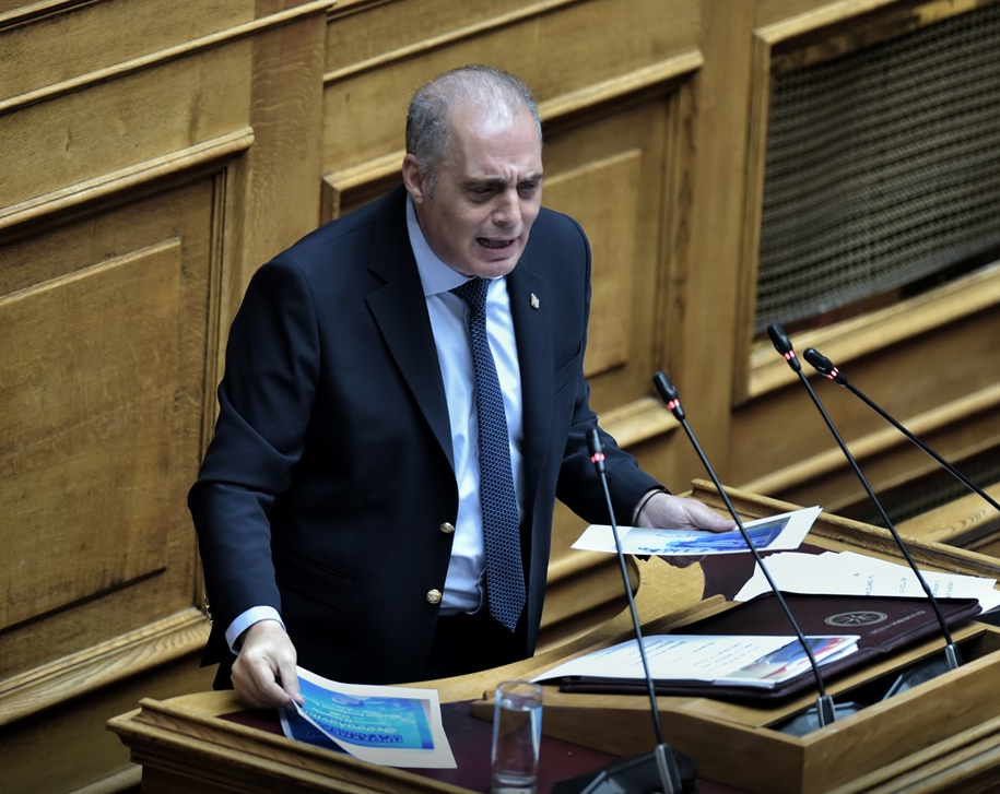 ΜΕ ΤΗΝ ΟΥΡΑ ΣΤΑ ΣΚΕΛΙΑ! H “μεγάλη φυγή” του Μητσοτάκη! Έφυγε τρέχοντας ...