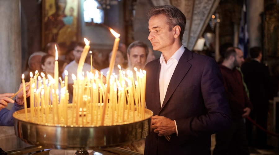 ΣΤΗΝ ΠΡΩΤΗ ΑΝΑΣΤΑΣΗ ΣΤΗΝ ΠΑΝΑΓΙΑ ΤΗΣ ΤΗΝΟΥ ΒΡΕΘΗΚΕ Ο ΑΘΕΟΣ ΜΗΤΣΟΤΑΚΗΣ ...