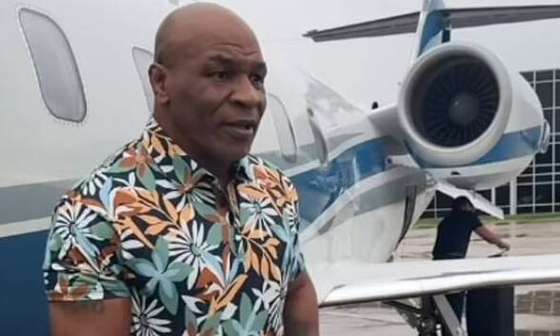 «Θρίλερ» με την υγεία του Μάικ Τάισον – Κατέρρευσε σε πτήση από Λος ...