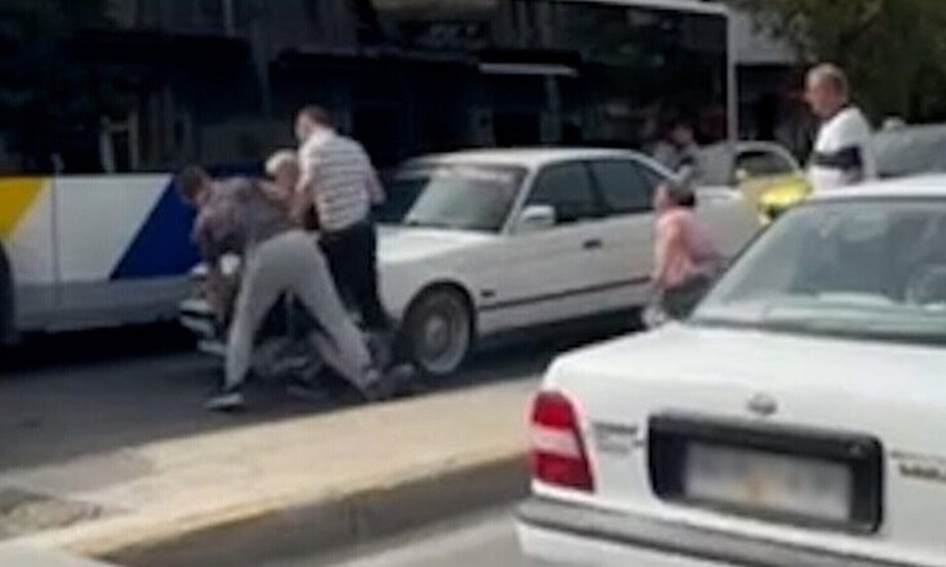 Αιγάλεω: Η Αστυνομία αναζητά τους τρεις άντρες που ξυλοκόπησαν το ...