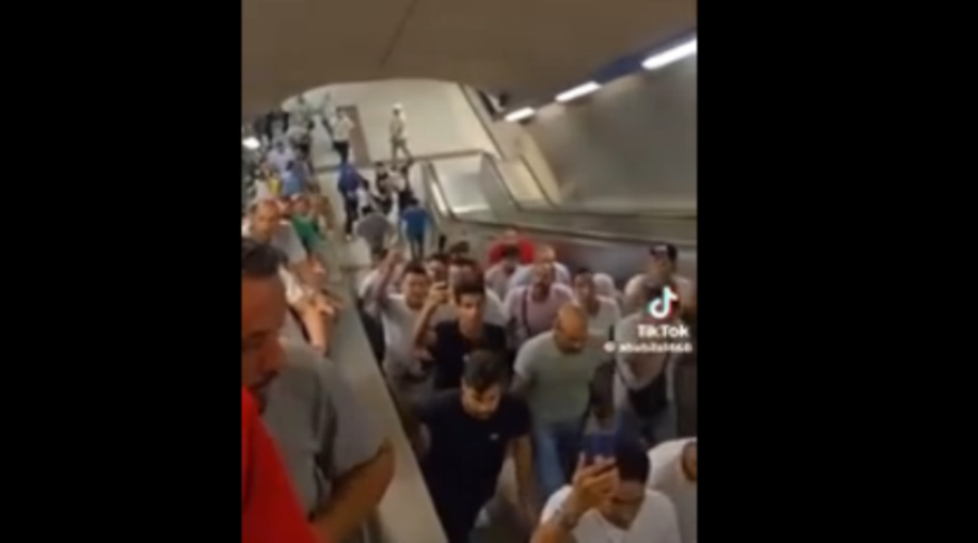 ΚΑΛΩΣ ΗΡΘΑΤΕ ΣΤΗ ΚΑΜΠΟΥΛ! ΔΕΚΑΔΕΣ ΜΟΥΣΟΥΛΜΑΝΟΙ ΚΥΚΛΟΦΟΡΟΥΝ ΣΤΟ ΕΛΛΗΝΙΚΟ ...