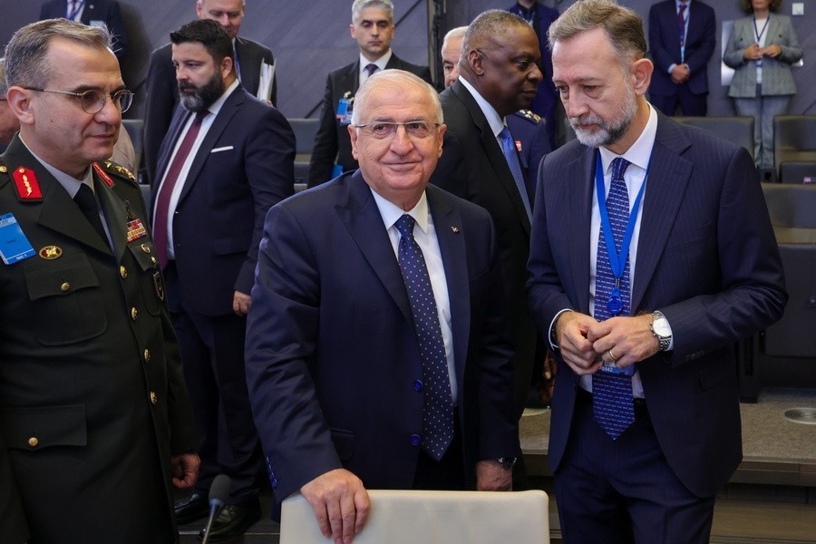 ΠΟΝΗΡΙEΣ ΓΚΙΟΥΛEΡ: ΜΙΛA ΓΙΑ ΘΕΤΙΚH ΠΕΡIΟΔΟ ΣΤΑ ΕΛΛΗΝΟΤΟΥΡΚΙΚA, ΑΛΛA ...