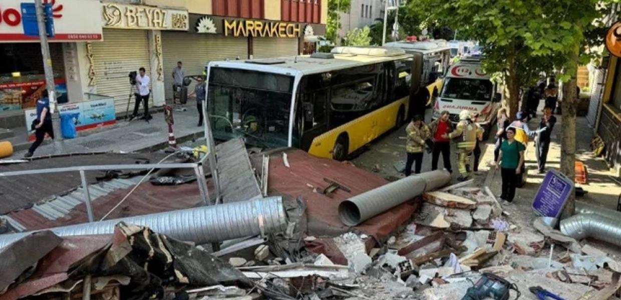 ΚΩΝΣΤΑΝΤΙΝΟΥΠΟΛΗ: Η ΣΤΙΓΜΗ ΠΟΥ ΚΑΤΑΡΡΕΕΙ ΤΟ ΤΡΙΩΡΟΦΟ ΚΤΙΡΙΟ ...