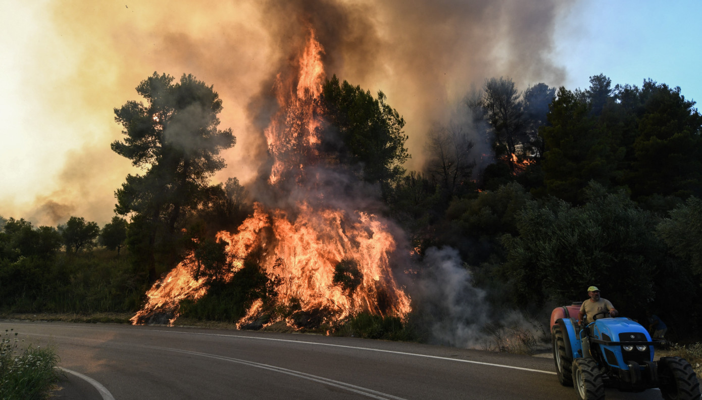 (ΑΝΑΝΕΩΜΕΝΟ) MEΓΑΛΗ ΦΩΤΙΑ ΣΤΟΝ ΩΡΩΠΟ ΑΤΤΙΚΗΣ. ΞΕΧΥΘΗΚΕ Η ΦΩΤΙΑ ΚΑΙ ...