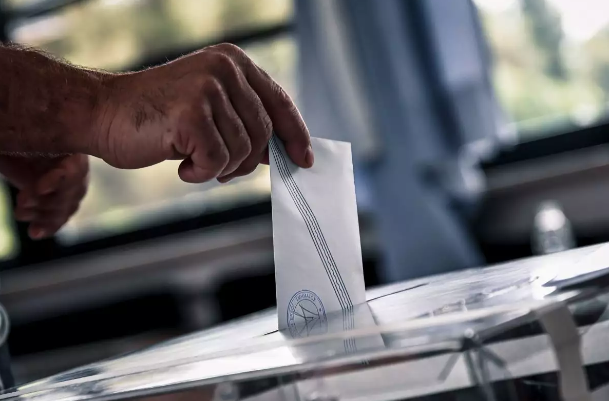 ΠΕΦΤΕΙ!!! ΚΑΤΩ ΚΑΙ ΑΠΟ ΤΟ ΠΟΣΟΣΤΟ ΤΩΝ ΕΥΡΩΕΚΛΟΓΩΝ Η ΜΑΦΙΑ ΤΟΥ ΜΗΤΣΟΤΑΚΗ ...